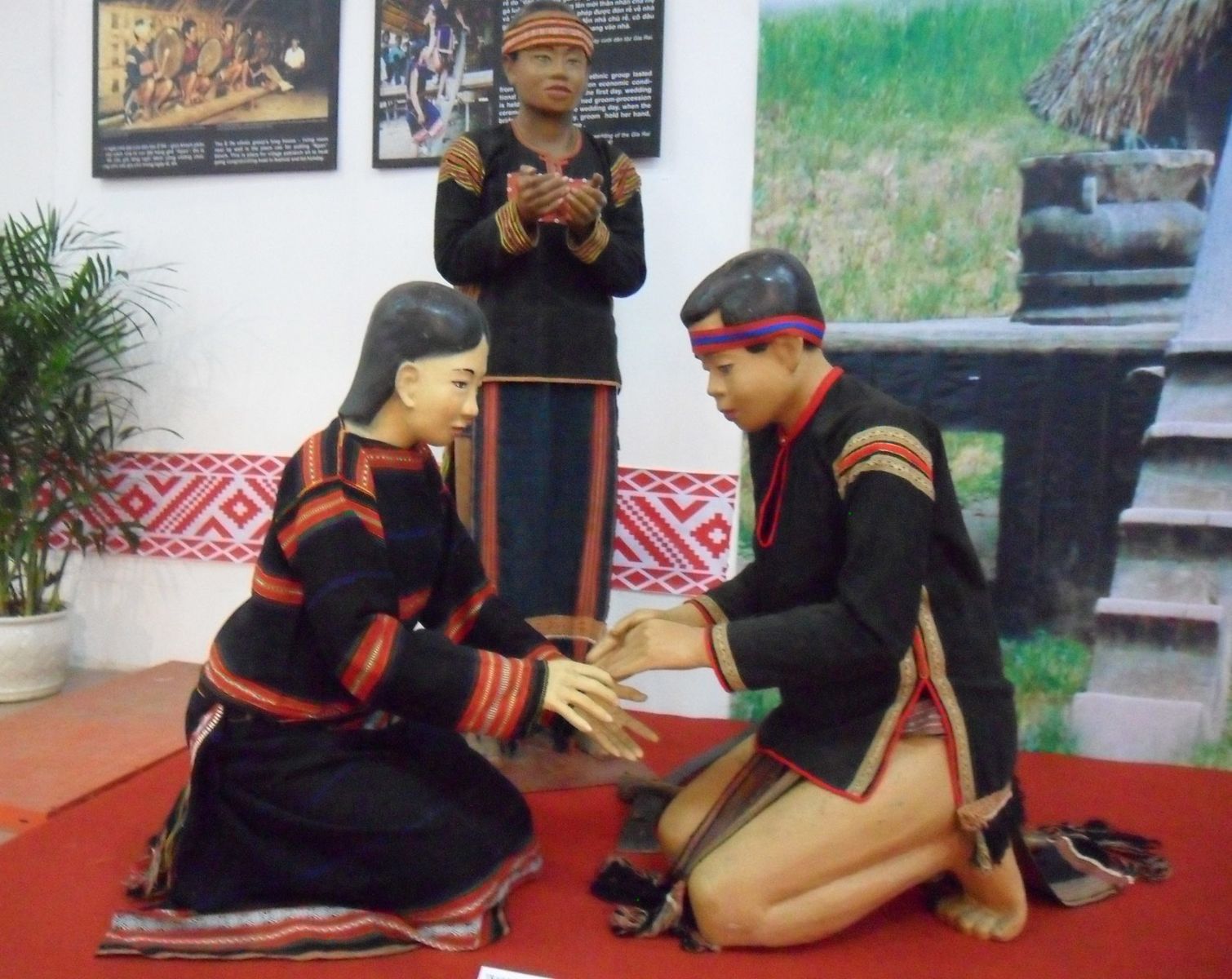Nét đặc sắc trong trang phục dân tộc Ê Đê